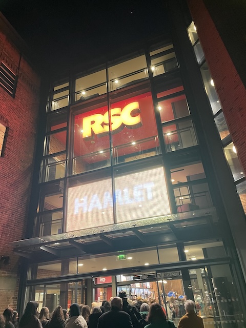 RSC: Hamlet – Back in Stratford – theleadlesspencil